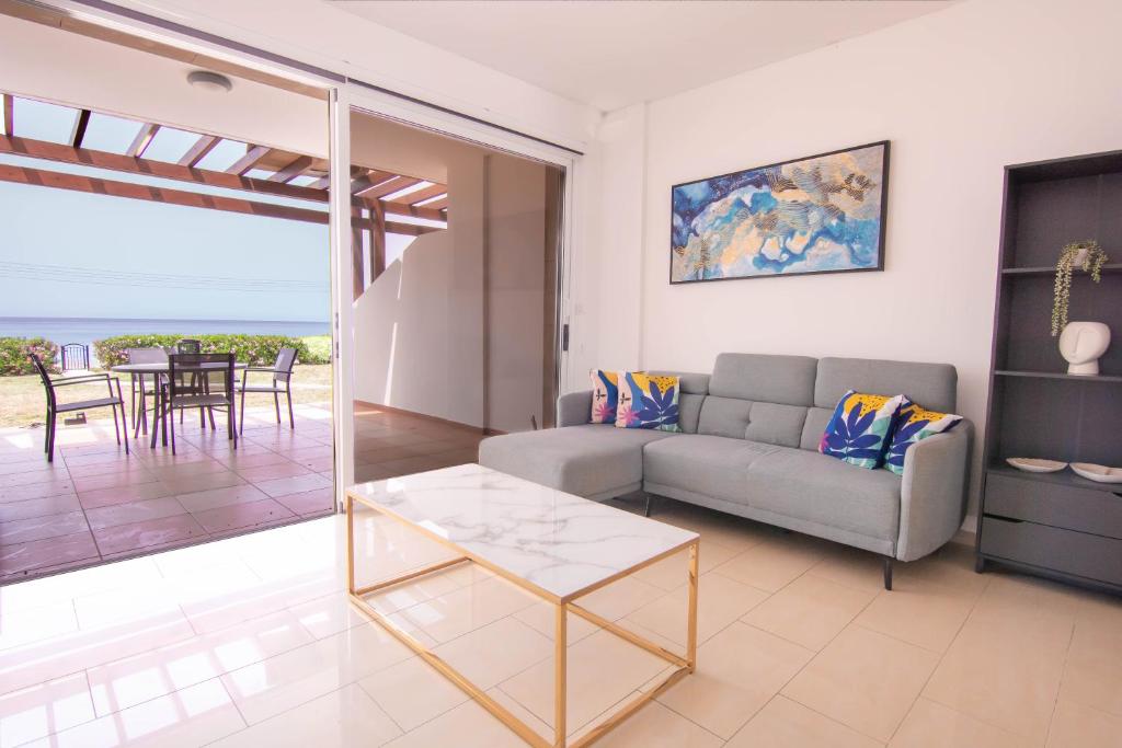 Phaedrus Living: Beachfront Villa Spiaggia, Kato Yialia (updated prices ...
