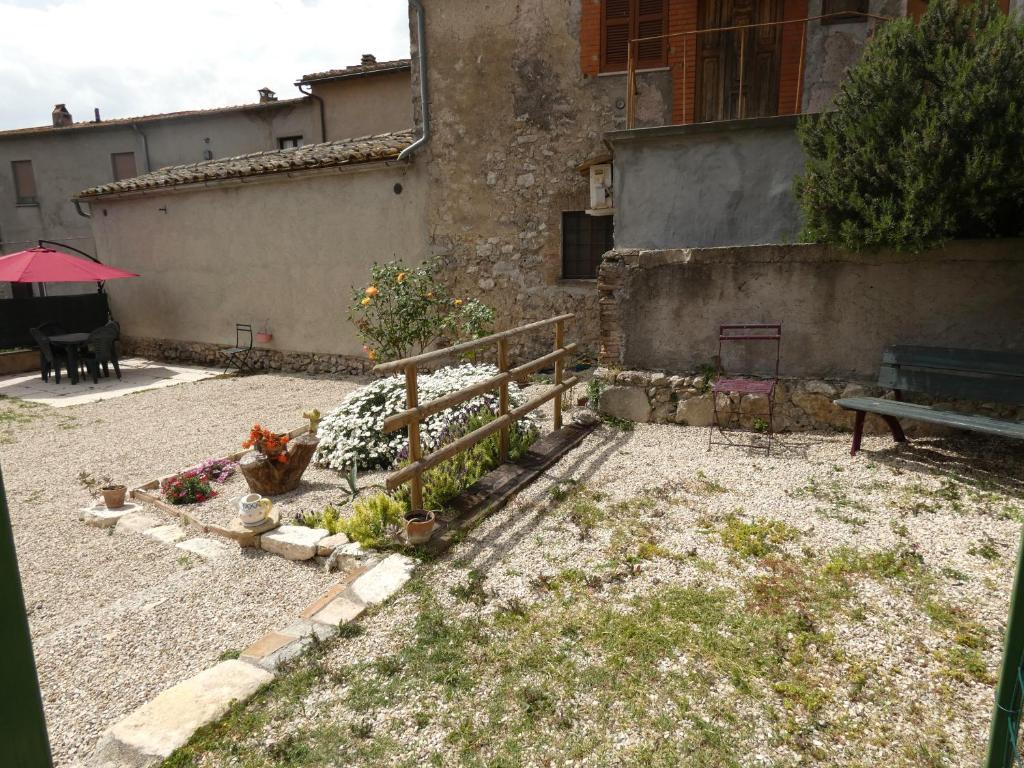 SCAPPO IN UMBRIA, Vicoletto, Porchiano del Monte (updated prices 2025)