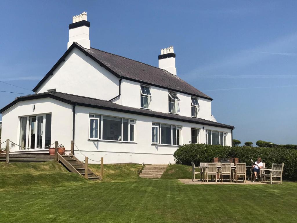 Spacious seaside family house in Aberdaron with large garden and ...
