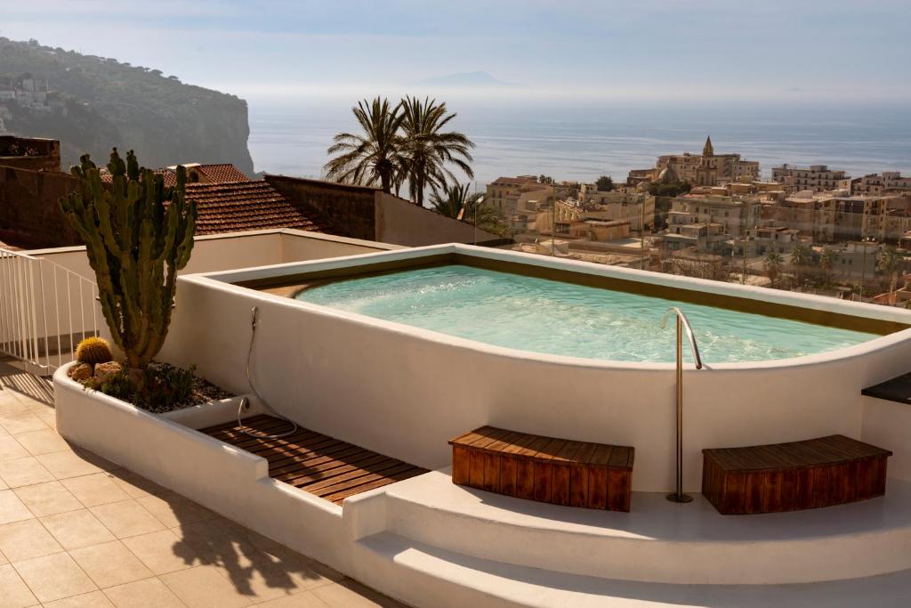 Domo 20 Hotel & Rooftop, Vico Equense (updated prices 2025)