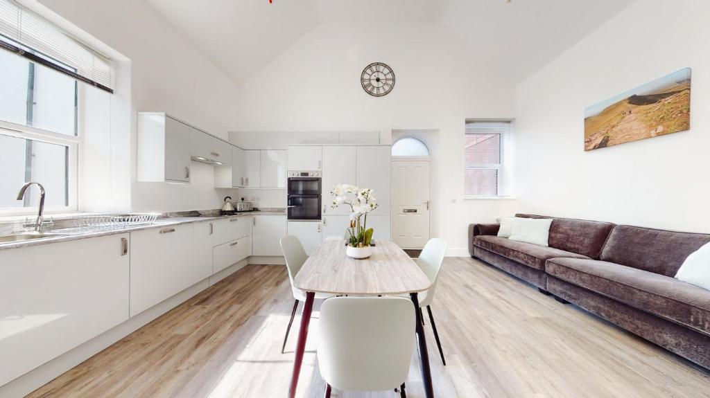 Spacious three bedroom apartment with Valley views, Abertillery ...