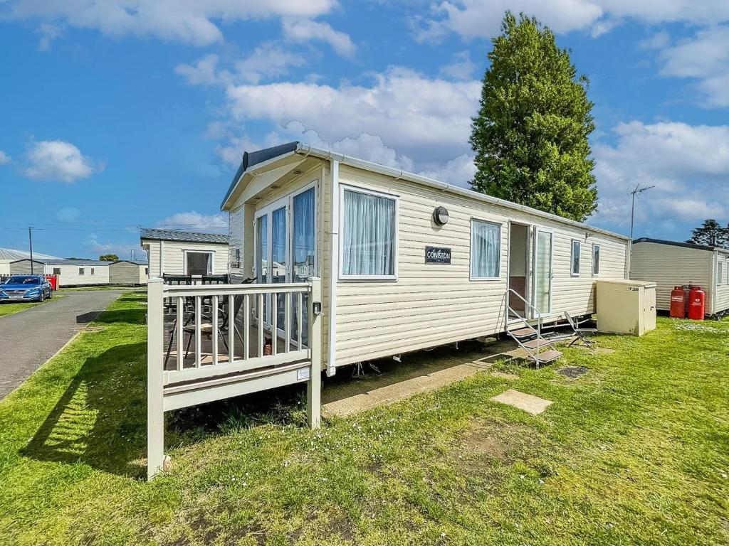 Lovely Caravan With Decking At Heacham Beach In Norfolk Ref 21028T ...