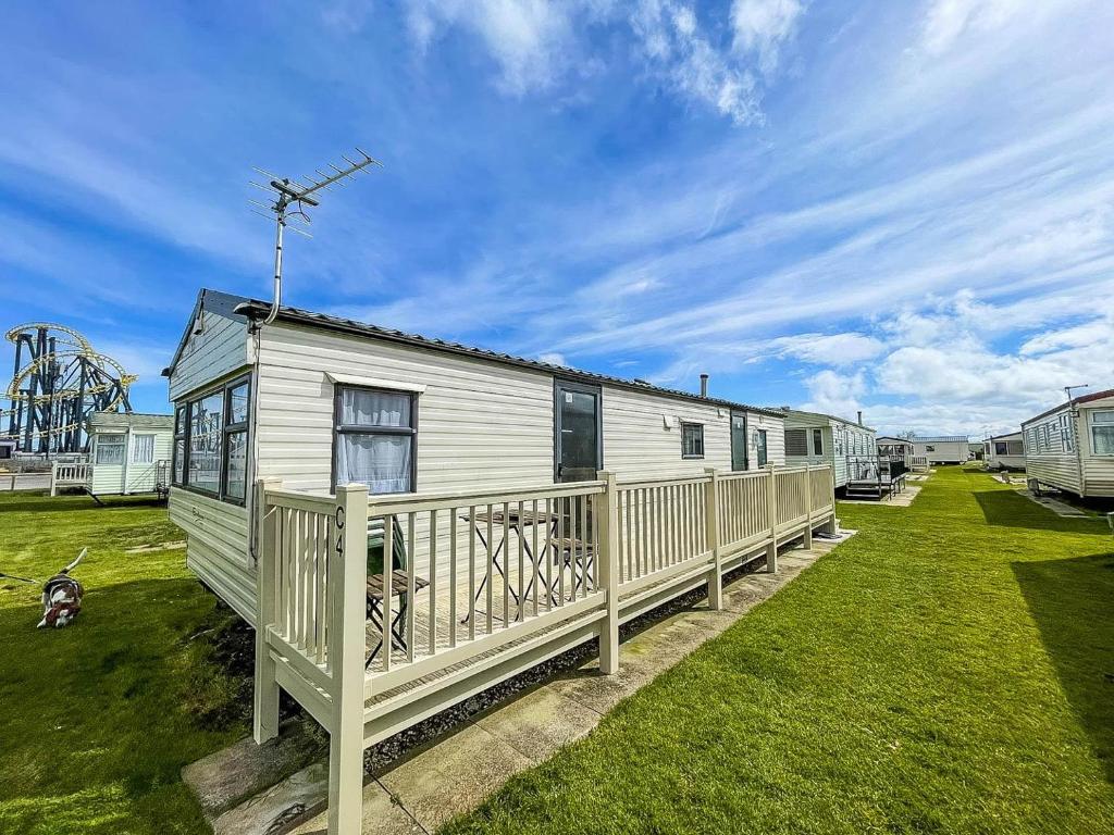 Lovely 8 Berth Caravan With Decking At Eastgate Fantasy Island Park Ref ...