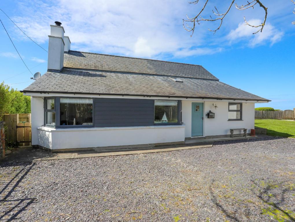 Bryn Derwen, Valley (updated prices 2025)