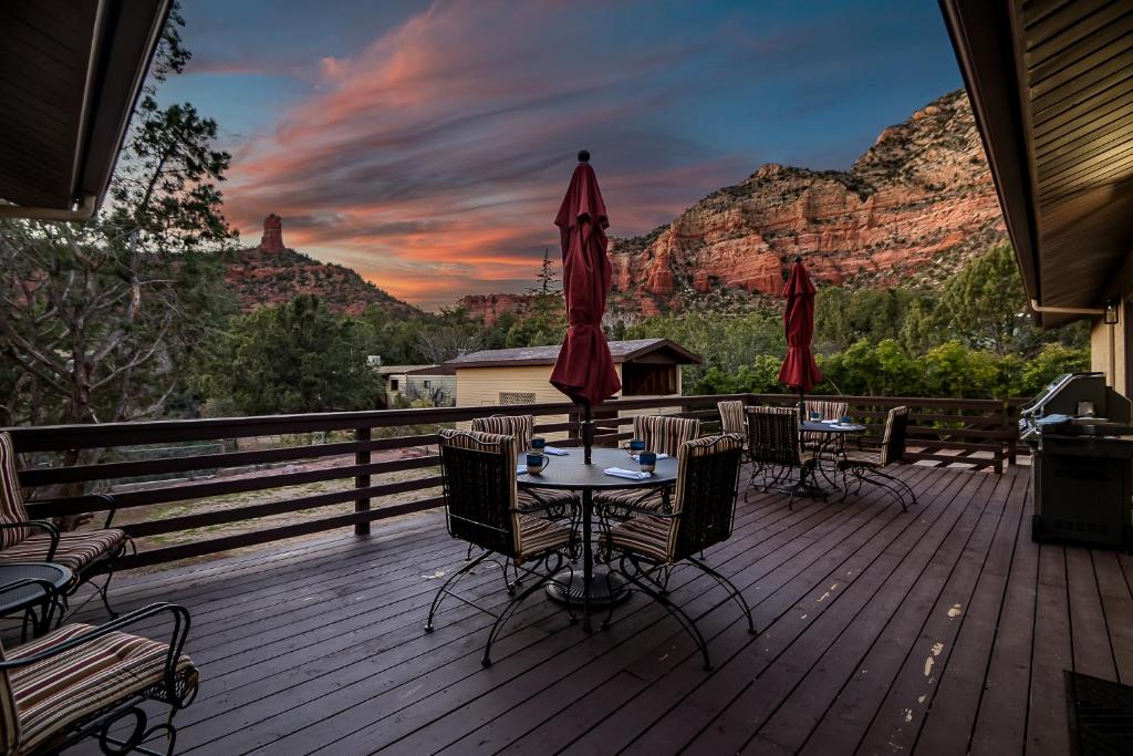 Sedona Cliffside- Newly Remodeled with Up Close Red Rock Views, Private ...