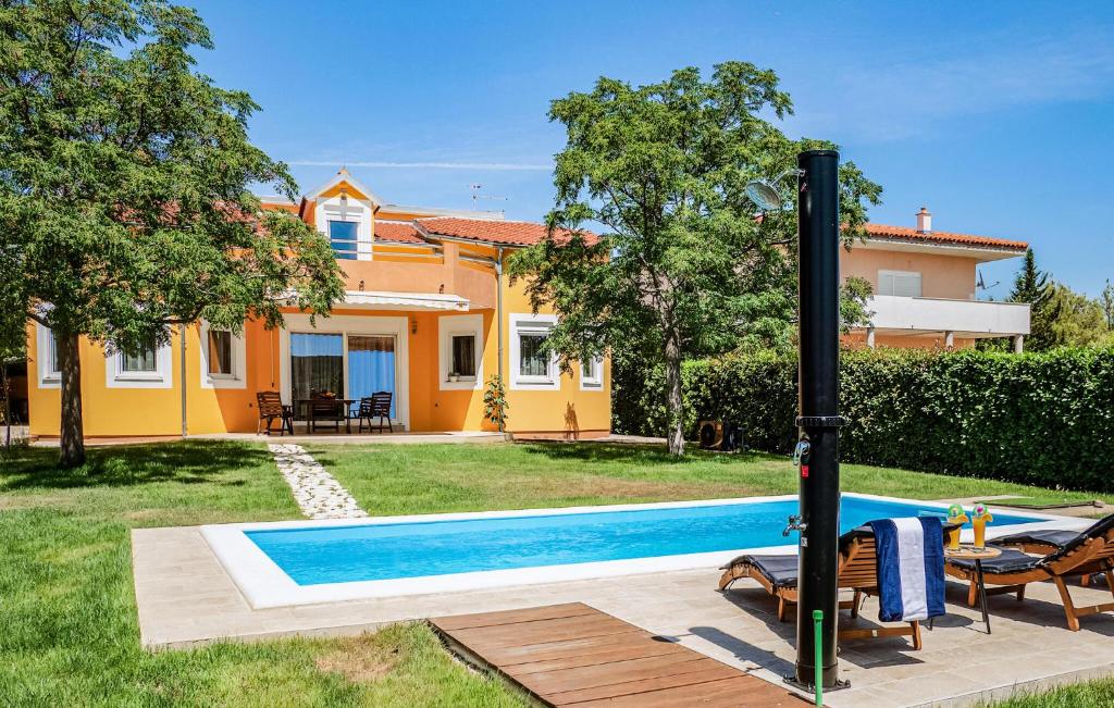 Gorgeous Home In Dubrava Kod Sibenika, Dubrava (aktualisierte Preise ...