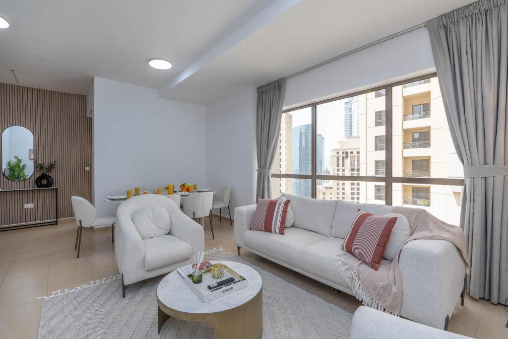 Amazing Seaview Prime Location Upgraded, Dubai (updated prices 2026)