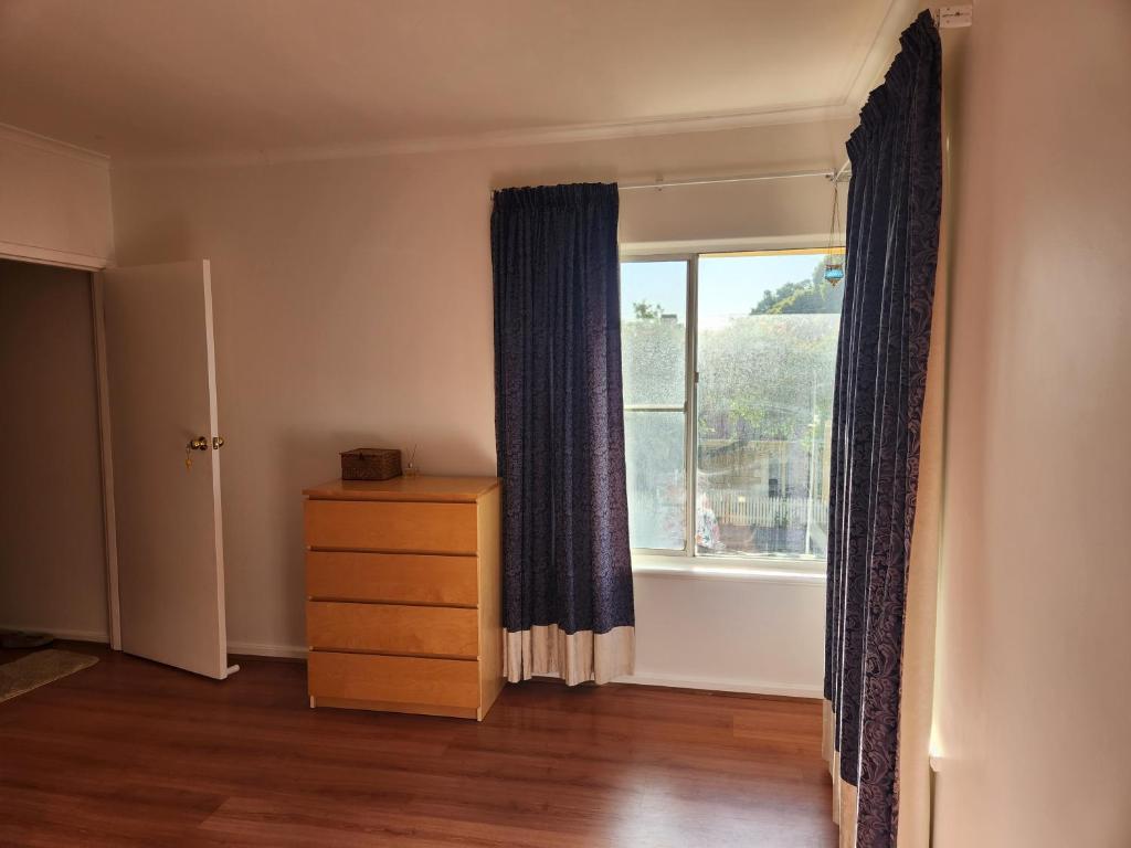 Adelaide Parkside Upstairs Unit, Unley (updated prices 2025)