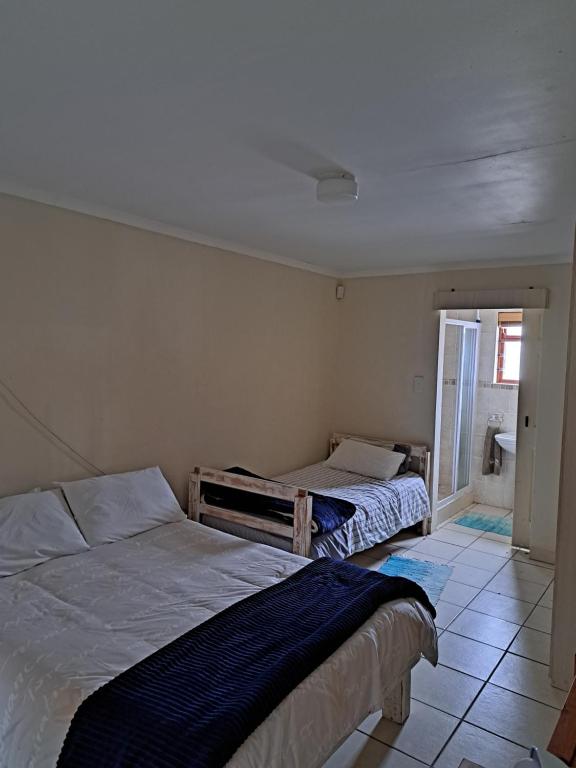 Stoepsit, Jacobs Bay (updated prices 2025)