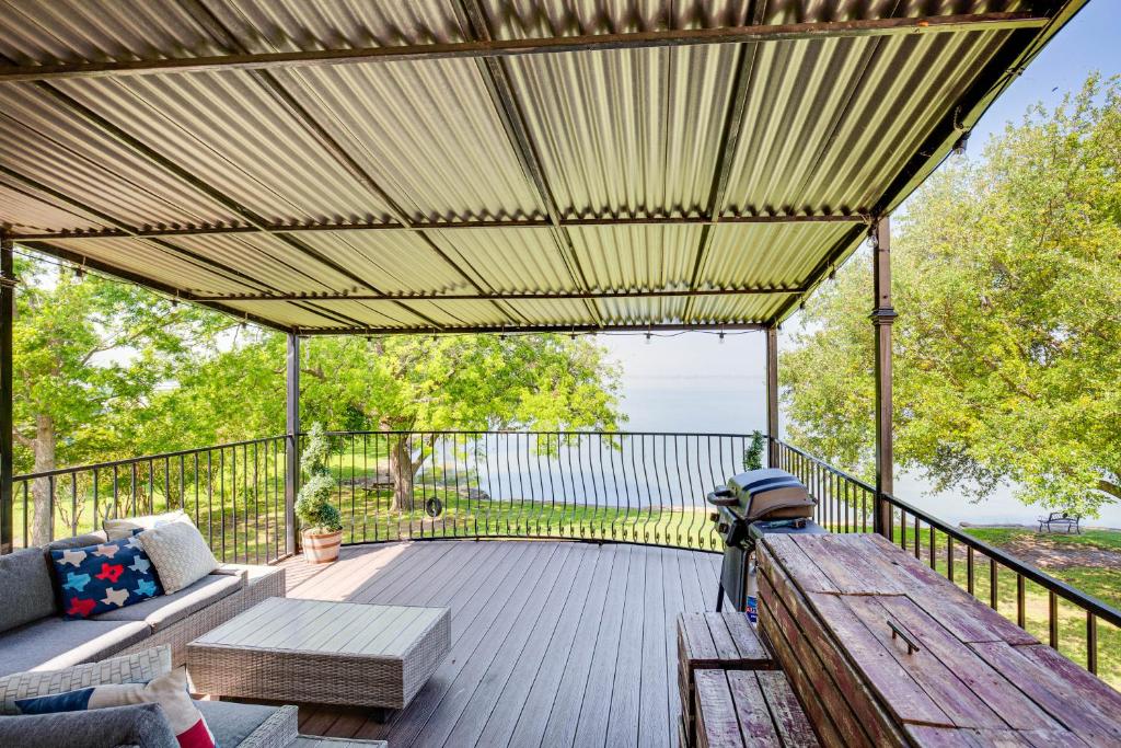 Lakefront Rockwall Home with Scenic Deck and Patio!, Rockwall (updated ...