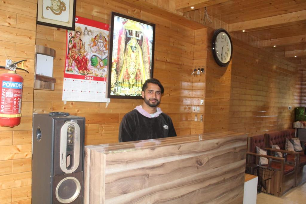 Hotel White Cloud, Banikhet (precios actualizados 2025)