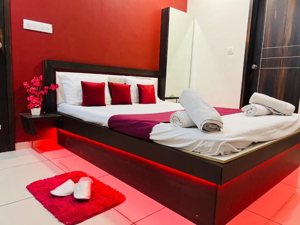 Fortune Penthouse with Sky Orbit, Swimming Pool, Lux Gym, Rajkot ...