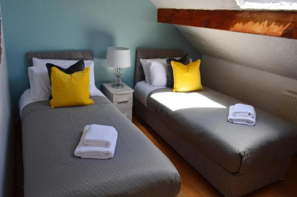 Whitby Town Centre walk to Everything!, Whitby (updated prices 2025)