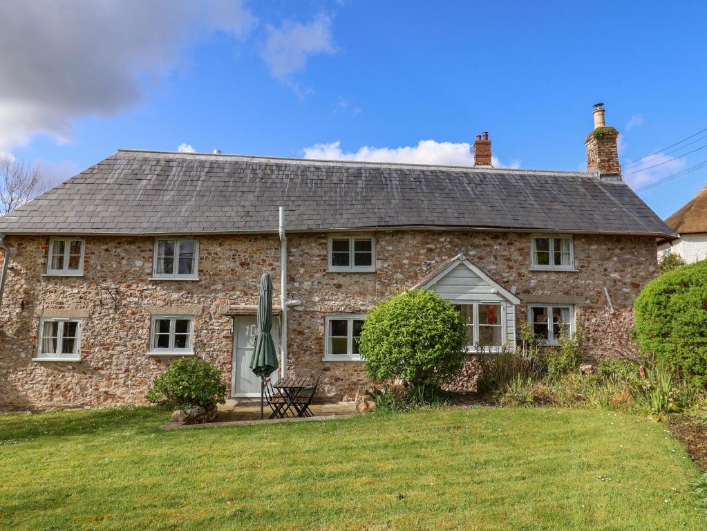 Bridge Cottage, Axminster (updated prices 2026)