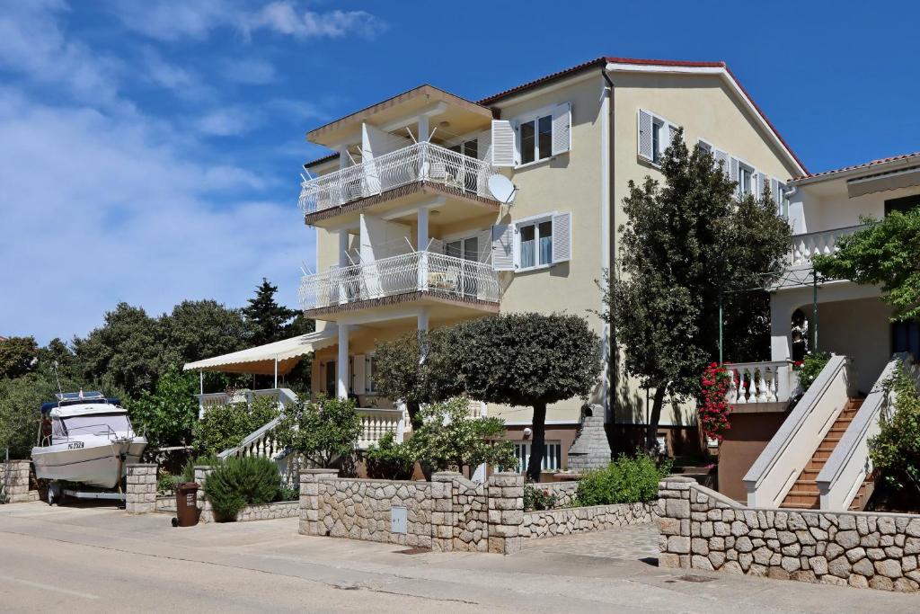 Apartments with a parking space Mandre, Pag - 6582, Kolan (updated ...