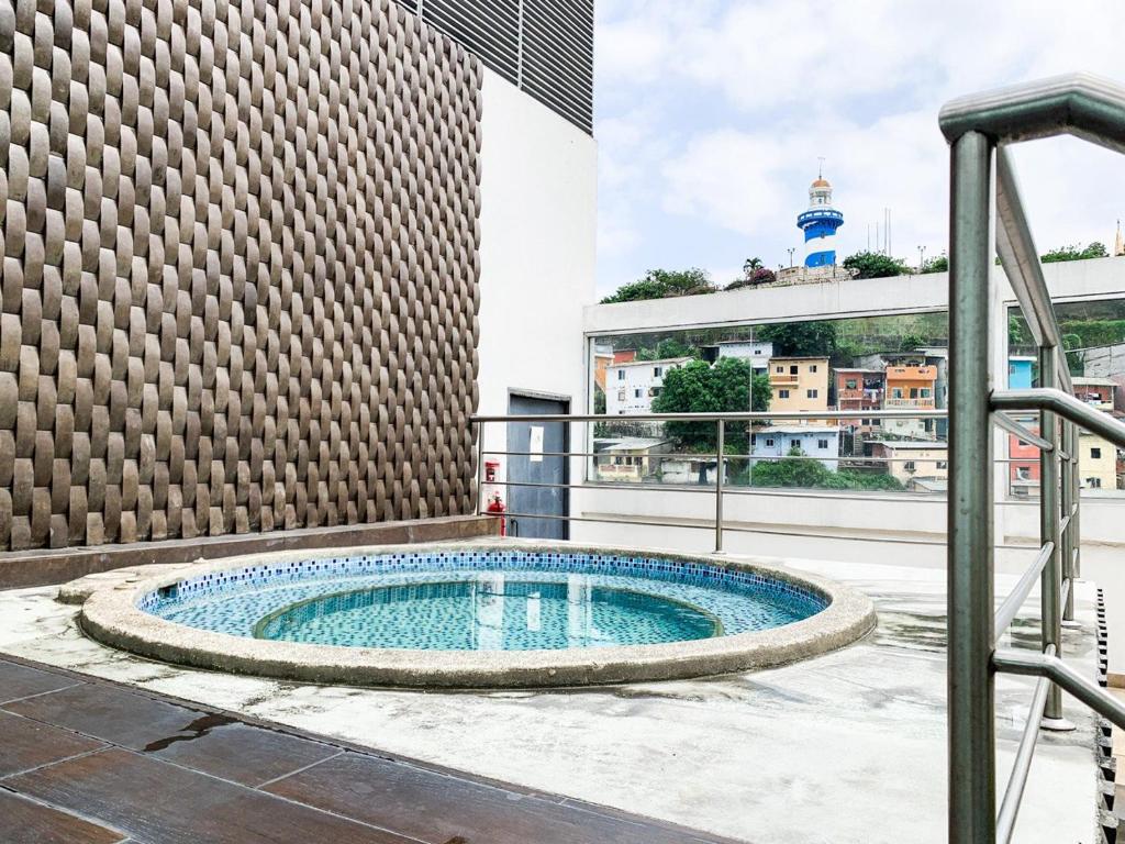 Lujoso Depa con piscina - jacuzzi y vista al rio desde la habitación ...