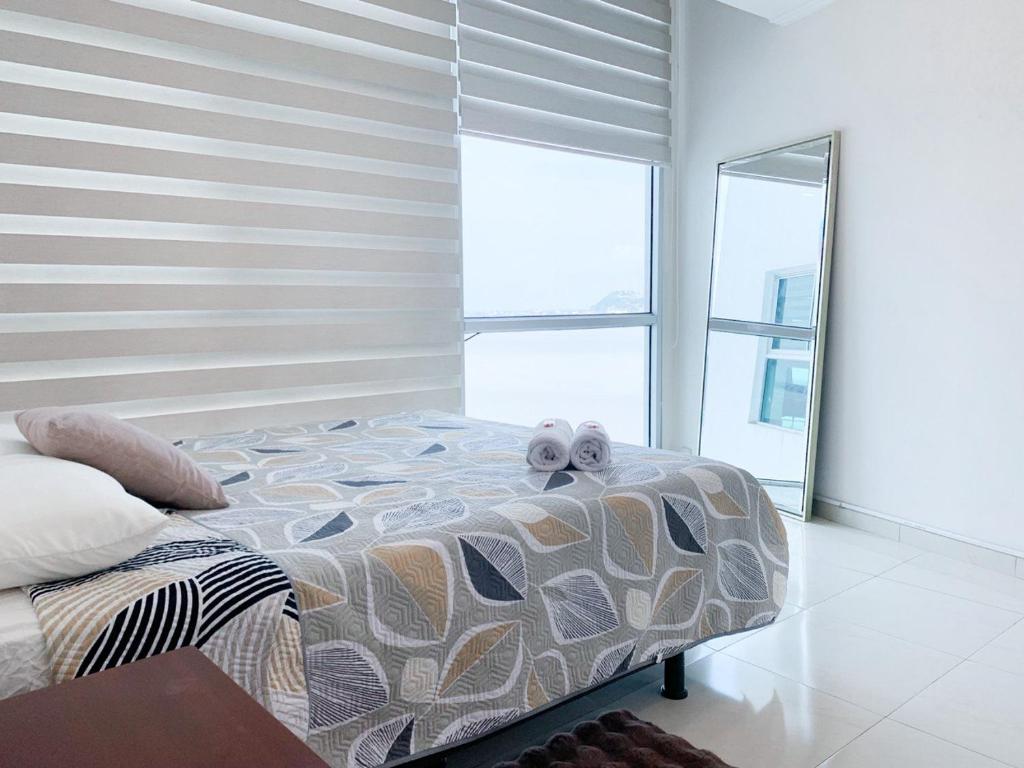 Lujoso Depa con piscina - jacuzzi y vista al rio desde la habitación ...