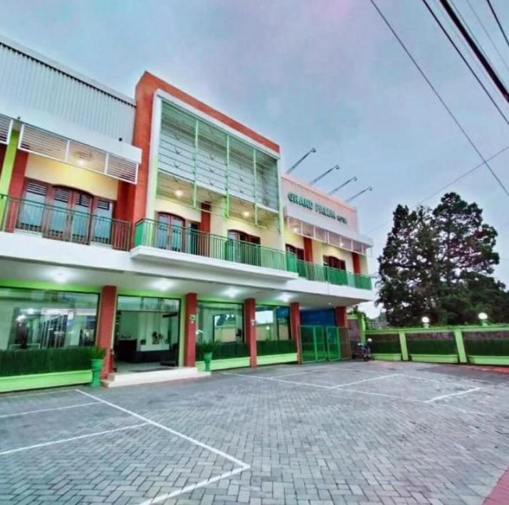 Grand Palem Hotel, Songgoriti (updated prices 2024)