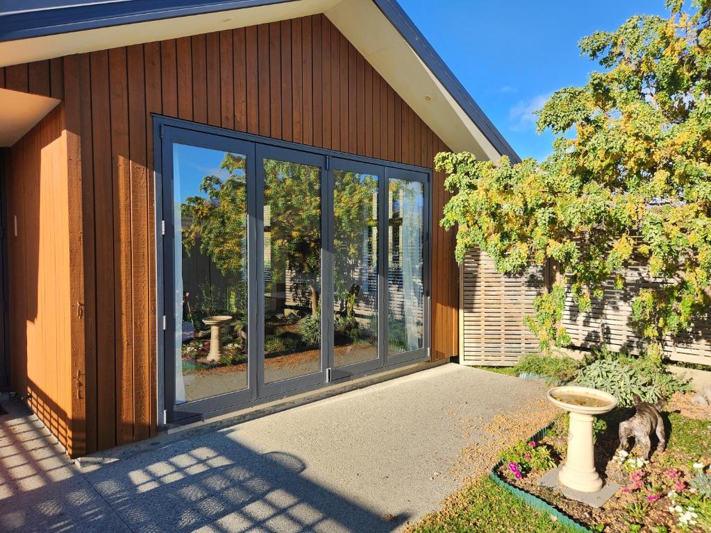 Equestrian View - Gorgeous Cozy Bungalow Shotover, Queenstown (updated ...