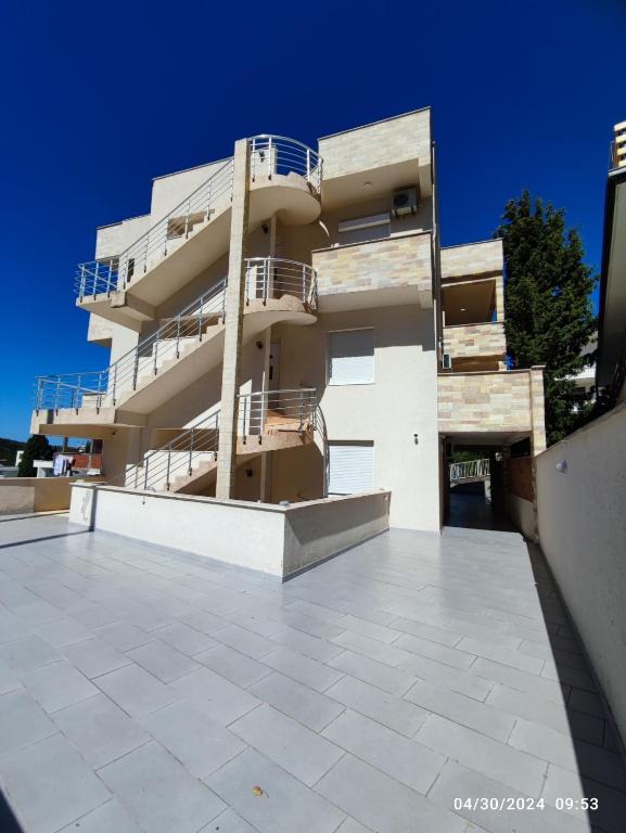 Villa New York, Sutomore (updated prices 2024)