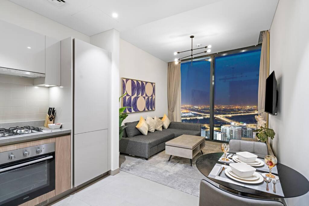 FIRST CLASS 1BR Rustic with Modern Comfort, Dubai (updated prices 2025)