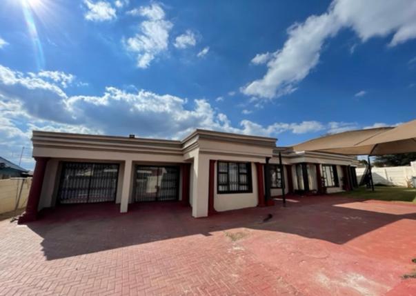 Moyo's Guest House, Krugersdorp (updated prices 2025)