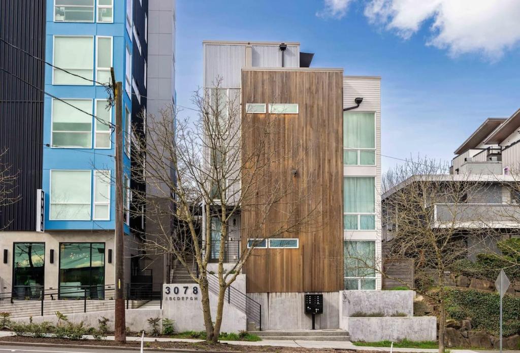 Newly Modern 2B2B Home near Seatac - Golf course, Seattle (updated ...