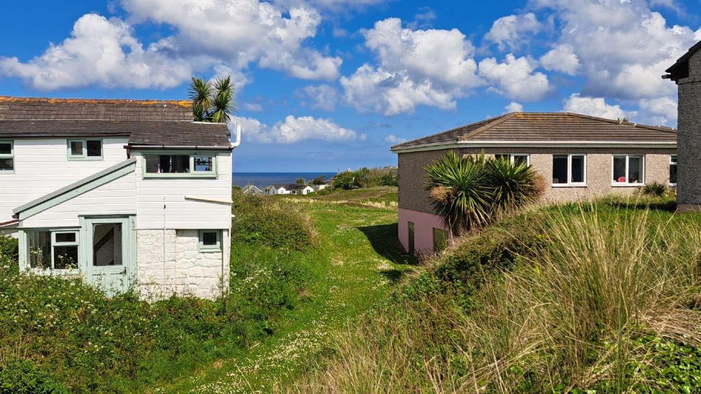 B49 Capri, Riviere Towans, Hayle (updated prices 2026)