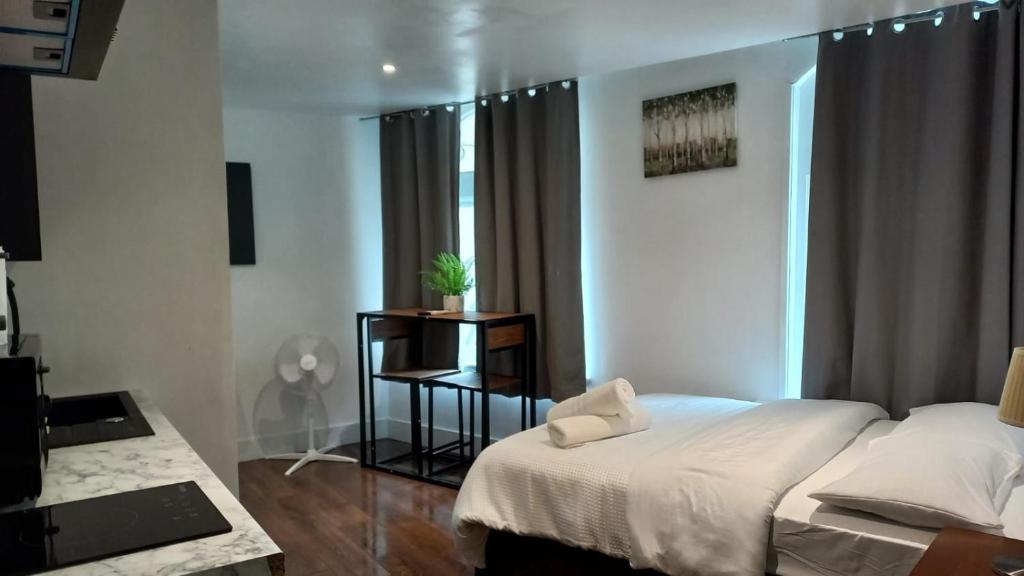 Sleep 2 in Piccadilly Soho Central London VRF, London (updated prices 2026)