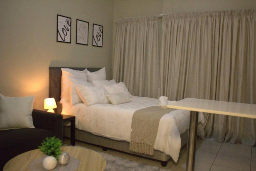 Cozy Studio in Midrand, Midrand (updated prices 2025)