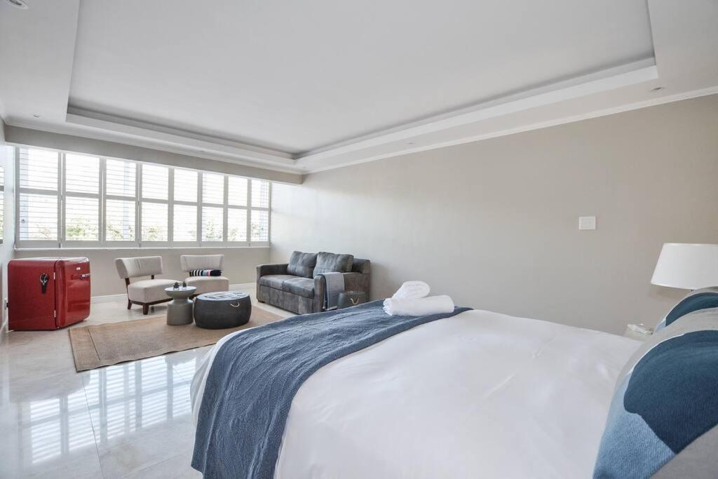 Beautiful Studio Apartment in Mouille Point, Cape Town (updated prices ...