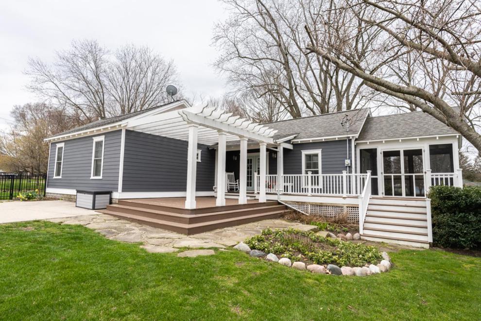 Douglas Cottage - Great location walking distance to both Douglas beach ...