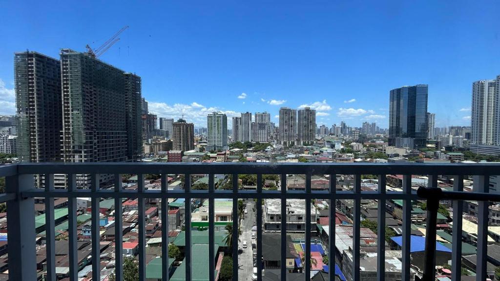 SMDC BREEZE RESIDENCES, LOURDES ST ROXAS BLVD SERVICE RD PASAY CITY ...
