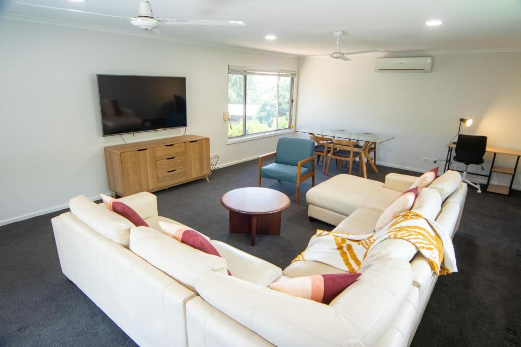 Sandy Pool Shack, Seacliff (updated prices 2025)