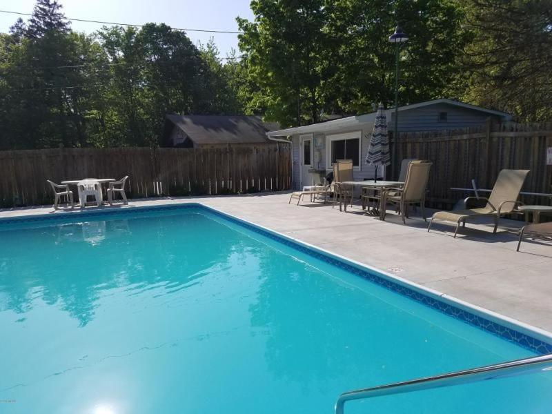 Emerald Cottage- pool- close to beaches, South Haven (updated prices 2025)