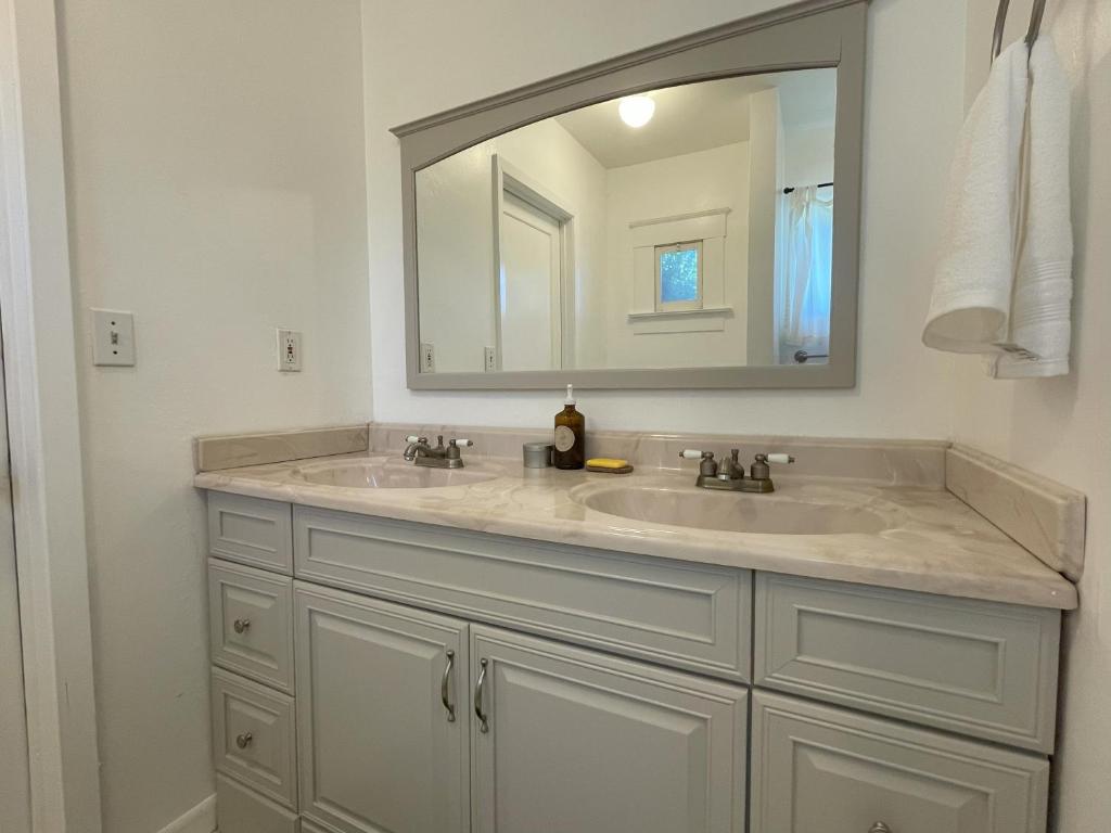 The Good Manor, Fresno (updated prices 2024)