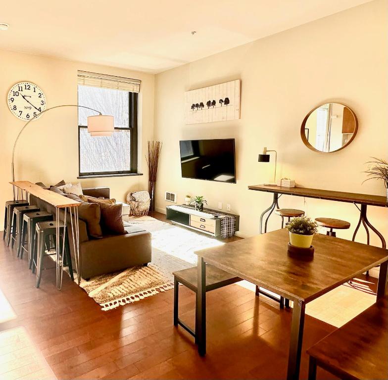 Charming Downtown Seattle Condo with Water Views, Seattle (updated ...