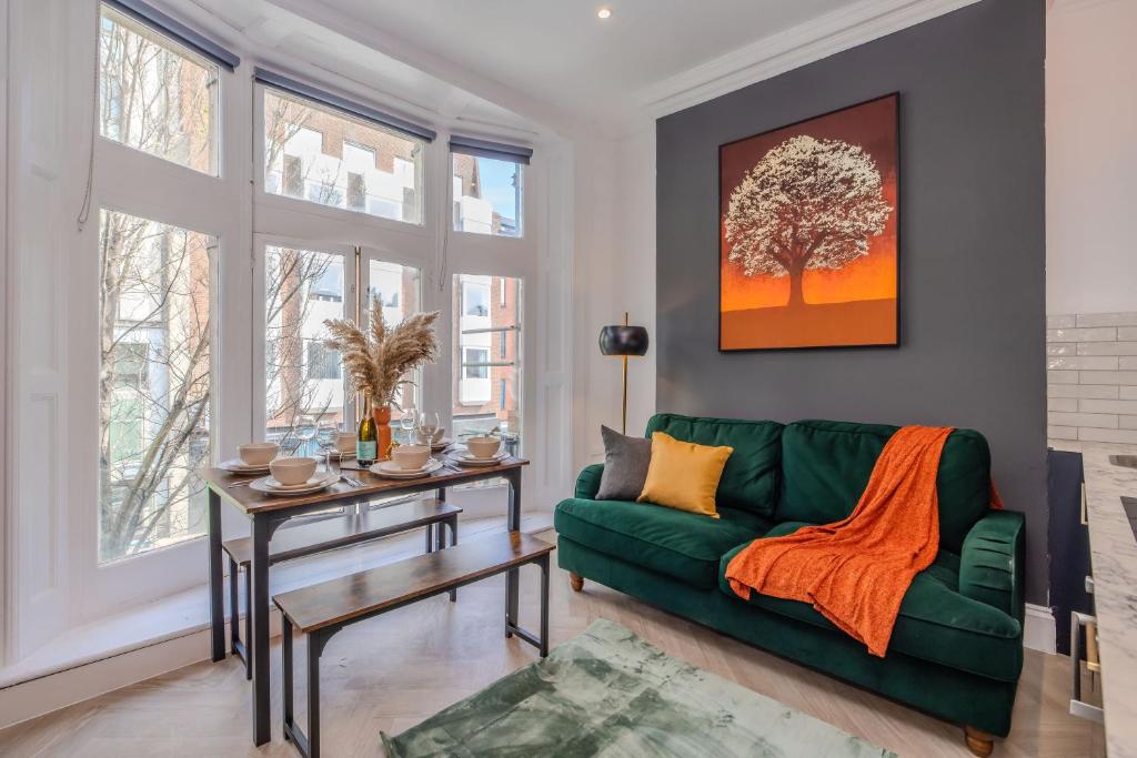 2 Bedroom Flat Next to Brighton Station & Beach I Sleep 8 Guests ...