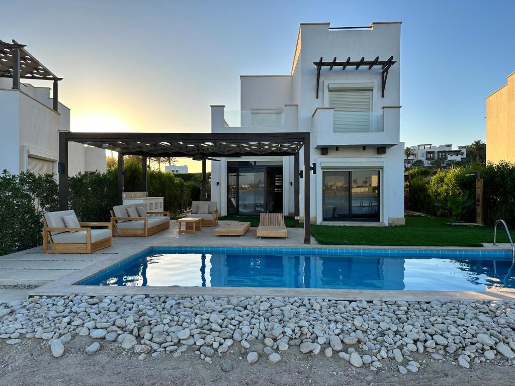 El Gouna Cyan Villa with pool n lagoon by BFG Beit Fel Gouna, Hurghada ...