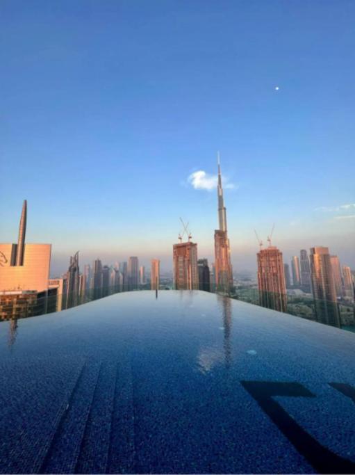 Executive Paramount Burj Views Infinity pool, Dubai (prezzi aggiornati ...