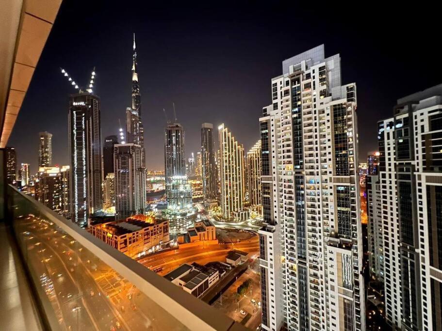 Executive Paramount Burj Views Infinity pool, Dubai (updated prices 2025)