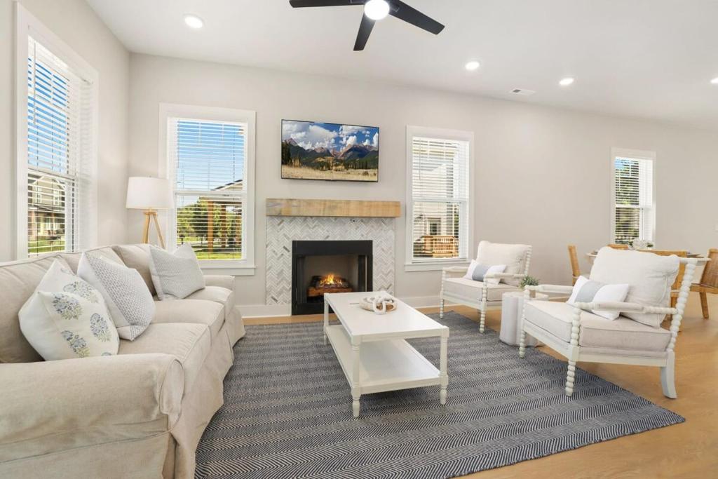 Home Base Haven-0 5mi to Baum Walker Field, Fayetteville (updated ...