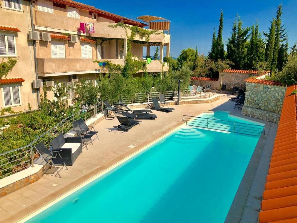 Family-friendly apartments with swimming pool Kali, Ugljan - 23026 ...