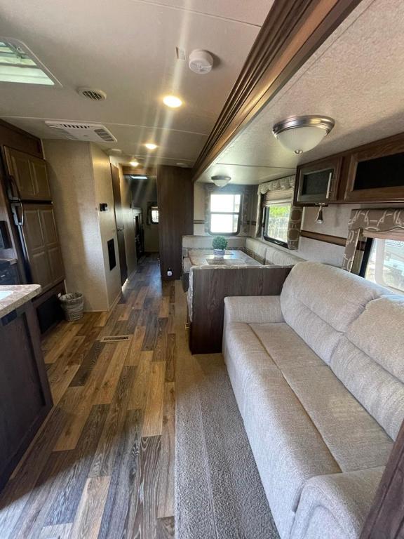 Camper Rv1 with private entrance and free parking, Moreno Valley ...