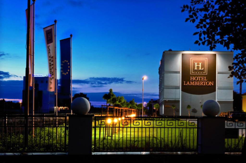Hotel Lamberton, Ołtarzew (updated prices 2026)