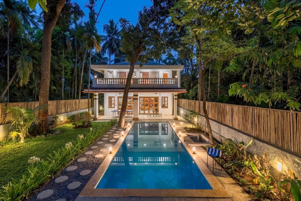 SaffronStays Atmos - 3BR rustic pool villa with projector screen, table ...