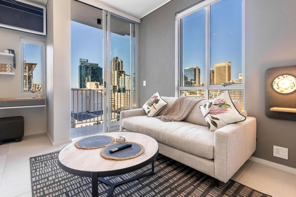 Apartment The Rose606: Modern Studio Aprt with Rooftop Pool, Cape Town ...