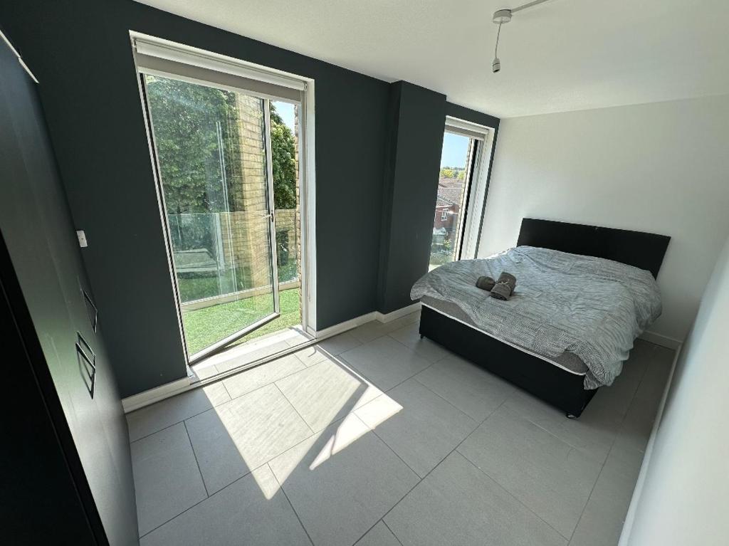 Stunning Clapham two bed flat, London (updated prices 2024)