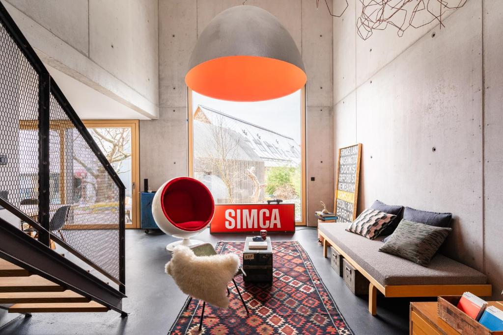 Collector's House FRIZ ART Design Ferienhaus mit Garten Kunst Parkplatz ...