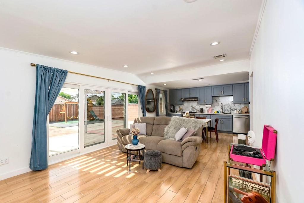 3B1B Family house in Hacienda, La Puente (updated prices 2025)